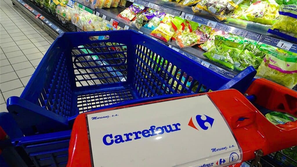 Carrefour, Auchan, Leclerc suppriment définitivement les caddies dans ...